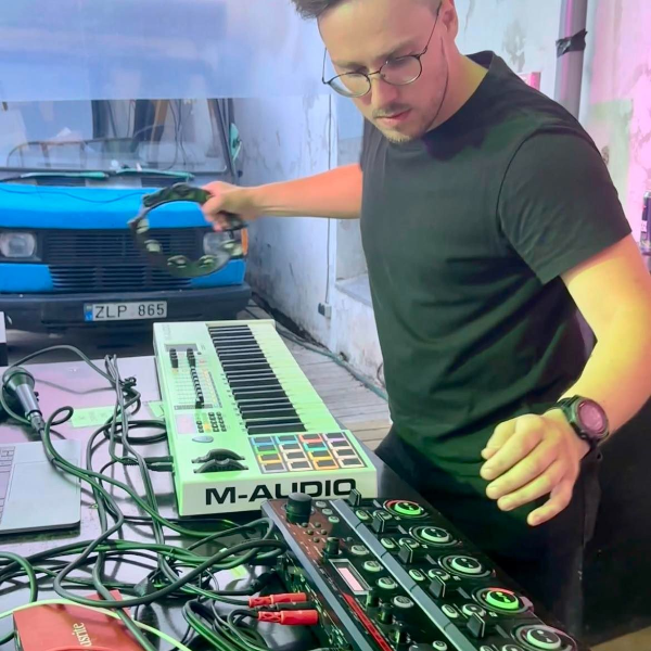 Electronic Experimental Broadcast | Listen to Podcasts On Demand Free | TuneIn