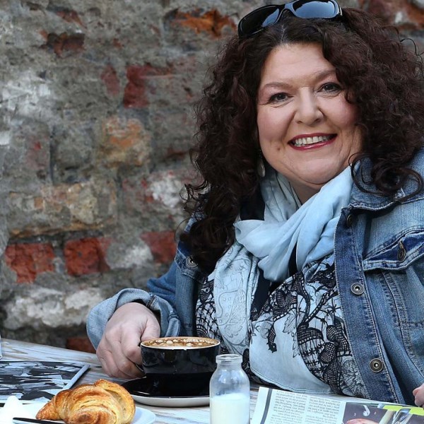 Kim Lenaghan | Free Internet Radio | TuneIn